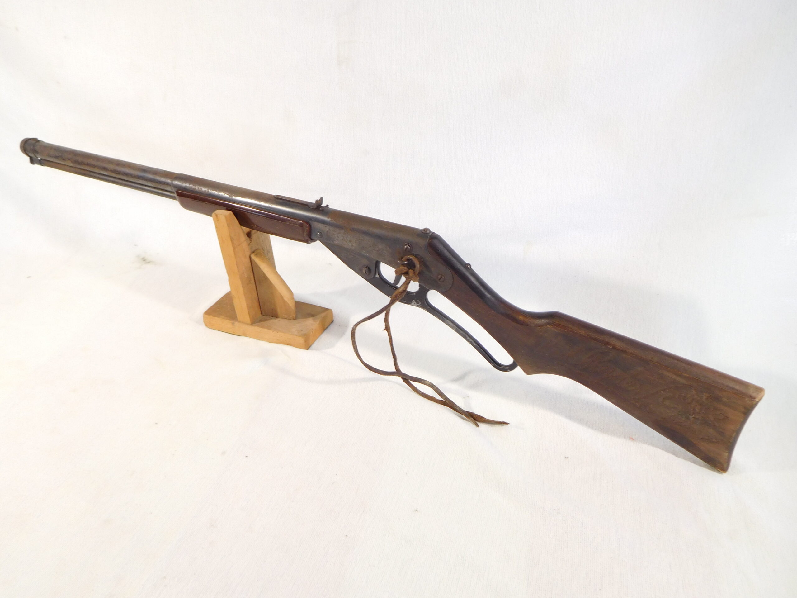Daisy No. 111 Model 40 Red Ryder Mfg 1947 - Baker Airguns