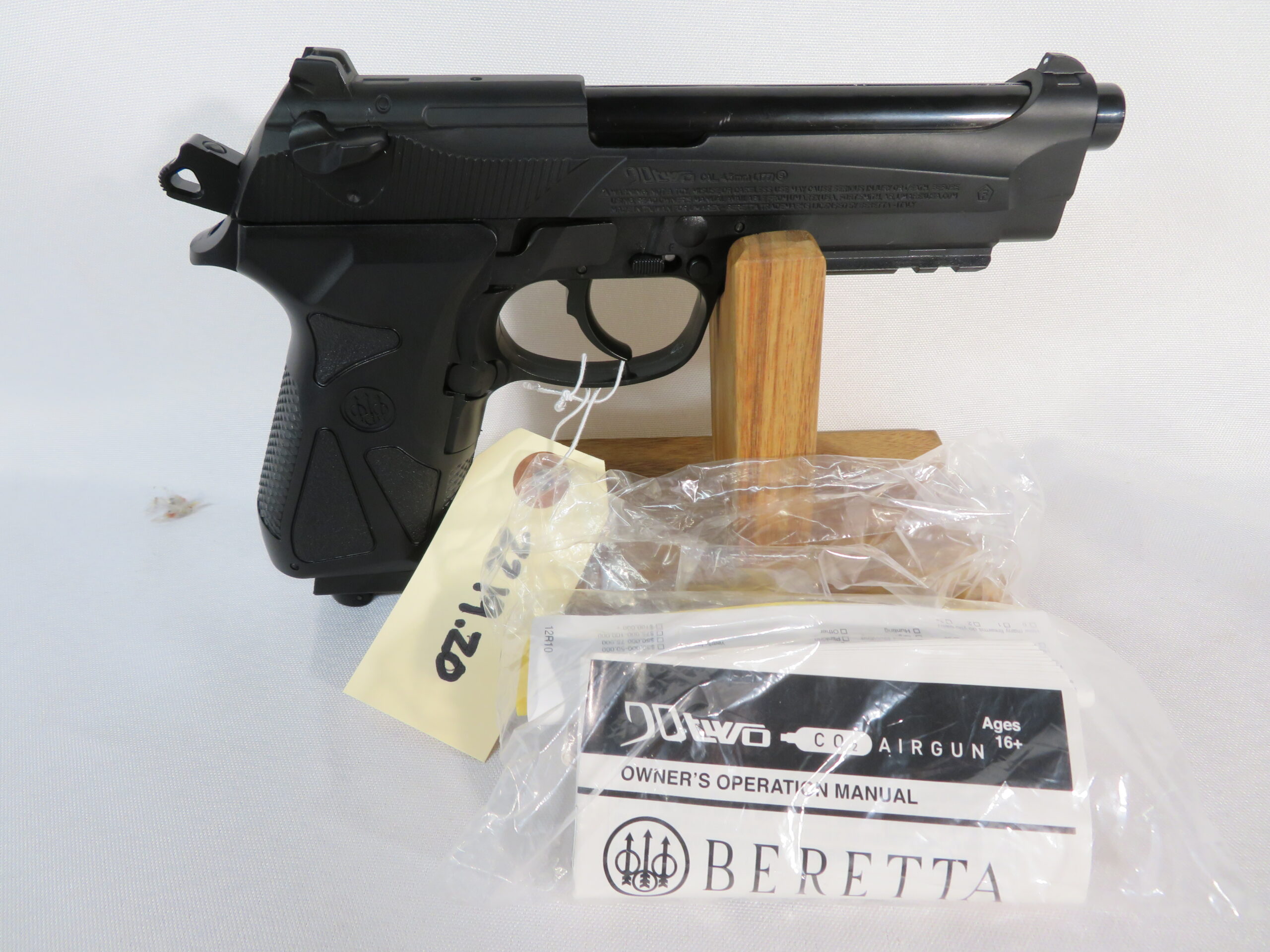 Beretta 90two C02 Air Pistol - Baker Airguns
